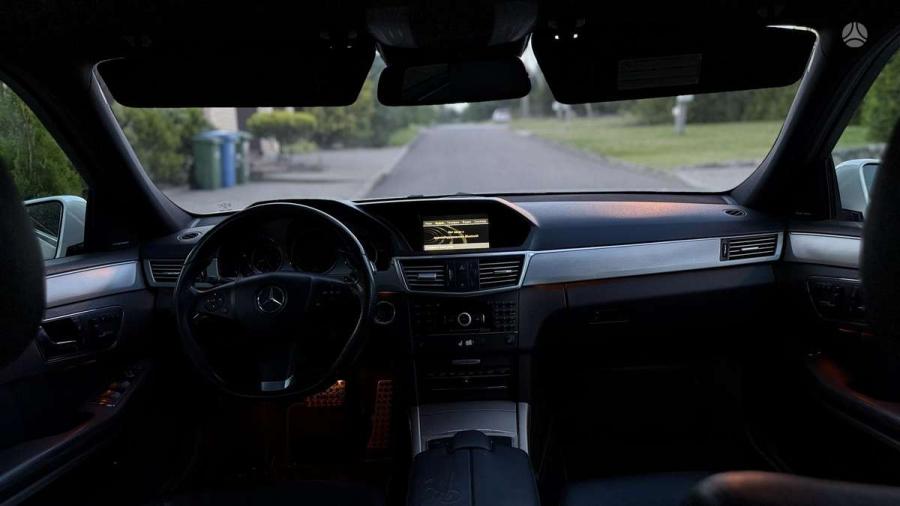 White Mercedes-Benz E 350 2010 in Vilnius, with an engine capacity of 2.99 L and mileage of 270 thousand km for 6950 €, photo 31 on AUTOMOTO.COM.LV