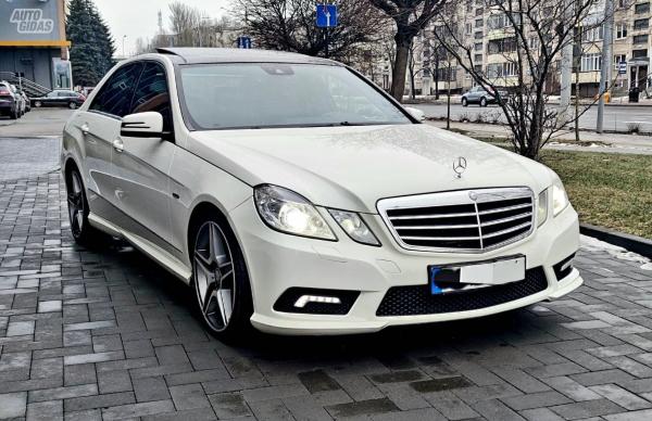 White Mercedes-Benz E 350 2011 in Vilnius, with an engine capacity of 3.00 L and mileage of 300 thousand km for 7700 €, photo 4 on AUTOMOTO.COM.LV