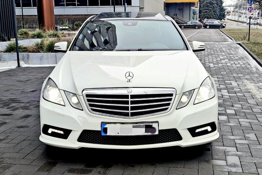 White Mercedes-Benz E 350 2011 in Vilnius, with an engine capacity of 3.00 L and mileage of 300 thousand km for 7700 €, photo 5 on AUTOMOTO.COM.LV