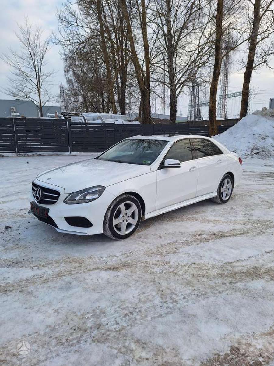 White Mercedes-Benz E 350 2014 in Siauliai, with an engine capacity of 3.50 L and mileage of 100 thousand km for 16999 €, photo 3 on AUTOMOTO.COM.LV