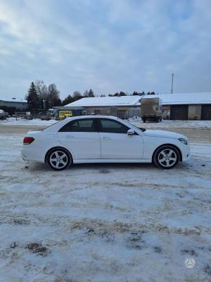 White Mercedes-Benz E 350 2014 in Siauliai, with an engine capacity of 3.50 L and mileage of 100 thousand km for 16999 €, photo 4 on AUTOMOTO.COM.LV