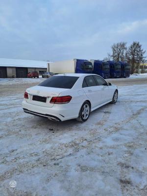 White Mercedes-Benz E 350 2014 in Siauliai, with an engine capacity of 3.50 L and mileage of 100 thousand km for 16999 €, photo 5 on AUTOMOTO.COM.LV