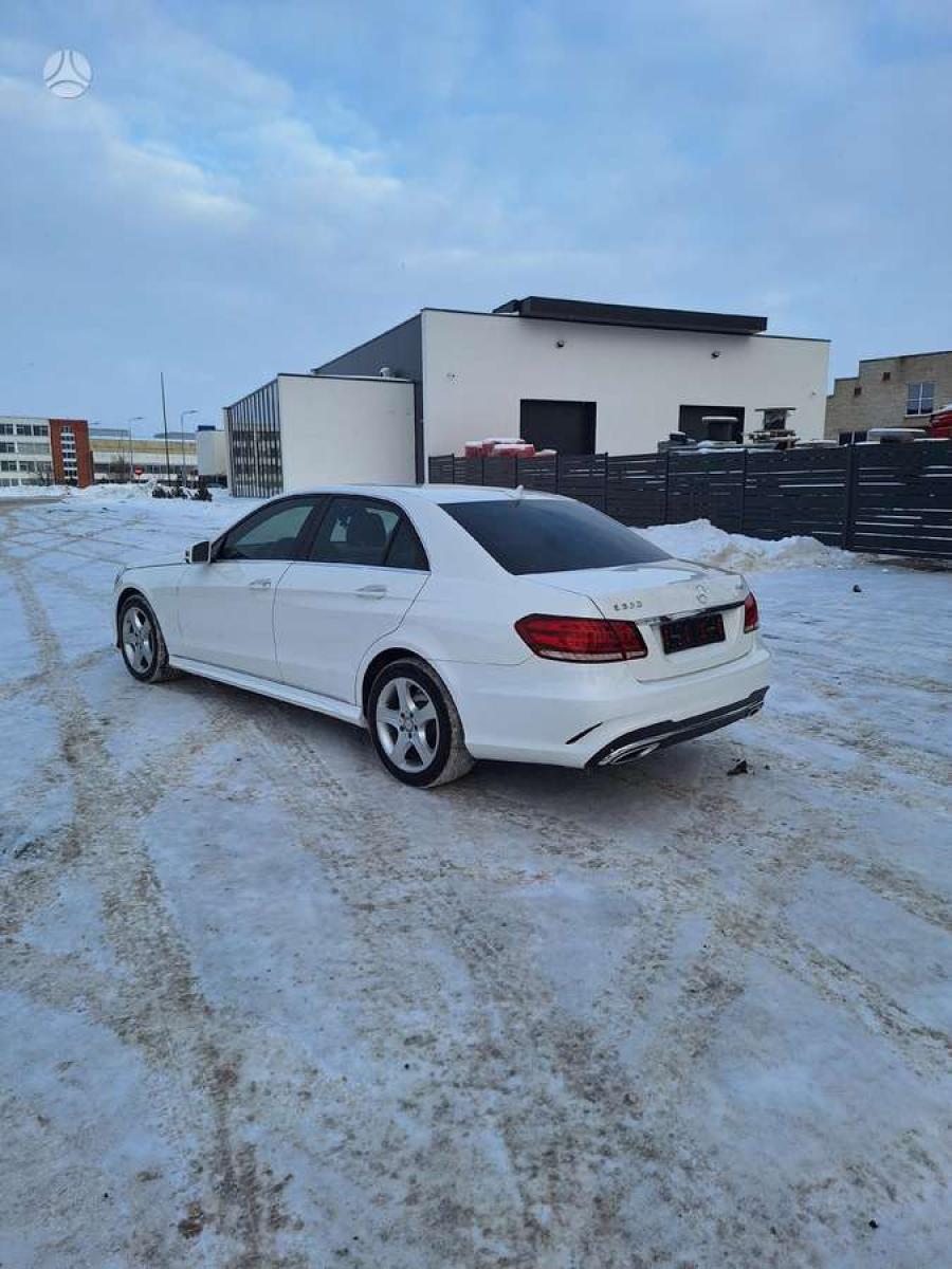 White Mercedes-Benz E 350 2014 in Siauliai, with an engine capacity of 3.50 L and mileage of 100 thousand km for 16999 €, photo 6 on AUTOMOTO.COM.LV