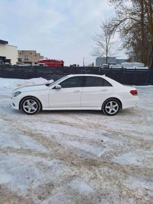 White Mercedes-Benz E 350 2014 in Siauliai, with an engine capacity of 3.50 L and mileage of 100 thousand km for 16999 €, photo 7 on AUTOMOTO.COM.LV