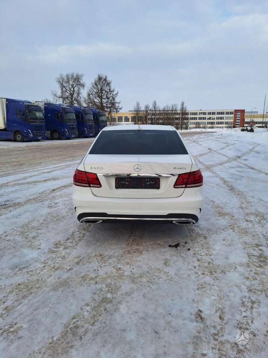 White Mercedes-Benz E 350 2014 in Siauliai, with an engine capacity of 3.50 L and mileage of 100 thousand km for 16999 €, photo 8 on AUTOMOTO.COM.LV