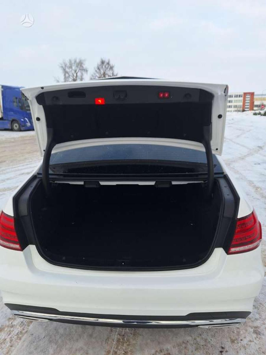 White Mercedes-Benz E 350 2014 in Siauliai, with an engine capacity of 3.50 L and mileage of 100 thousand km for 16999 €, photo 9 on AUTOMOTO.COM.LV