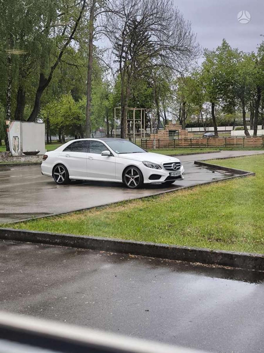 White Mercedes-Benz E 350 2014 in Kaunas, with an engine capacity of 2.99 L and mileage of 308 thousand km for 9000 €, photo 1 on AUTOMOTO.COM.LV
