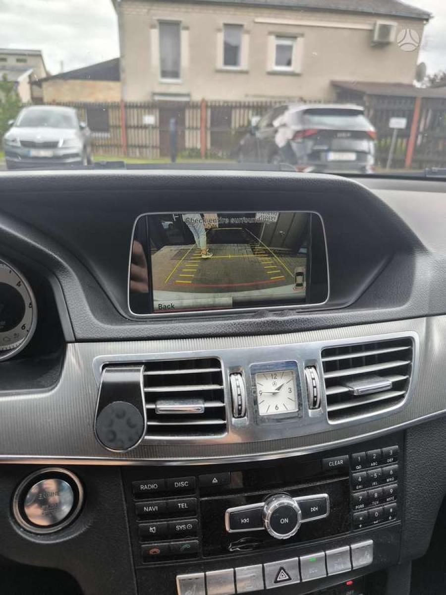 White Mercedes-Benz E 350 2014 in Kaunas, with an engine capacity of 2.99 L and mileage of 308 thousand km for 9000 €, photo 3 on AUTOMOTO.COM.LV