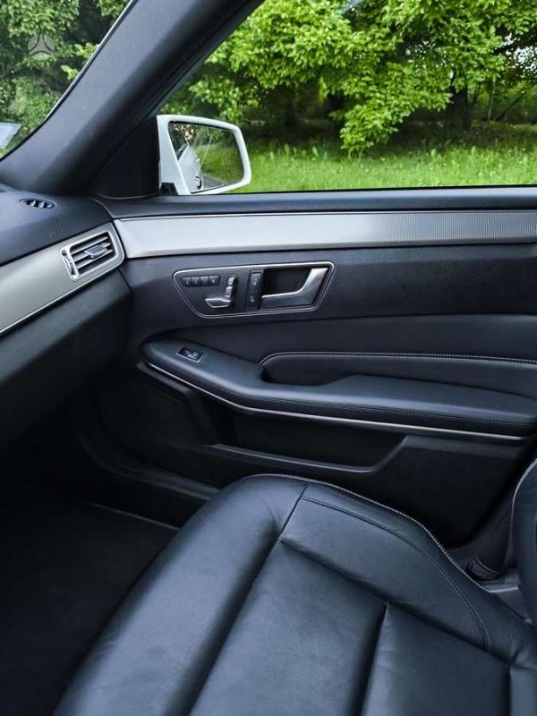 White Mercedes-Benz E 350 2014 in Kaunas, with an engine capacity of 2.99 L and mileage of 308 thousand km for 9000 €, photo 7 on AUTOMOTO.COM.LV