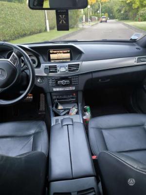White Mercedes-Benz E 350 2014 in Kaunas, with an engine capacity of 2.99 L and mileage of 308 thousand km for 9000 €, photo 10 on AUTOMOTO.COM.LV
