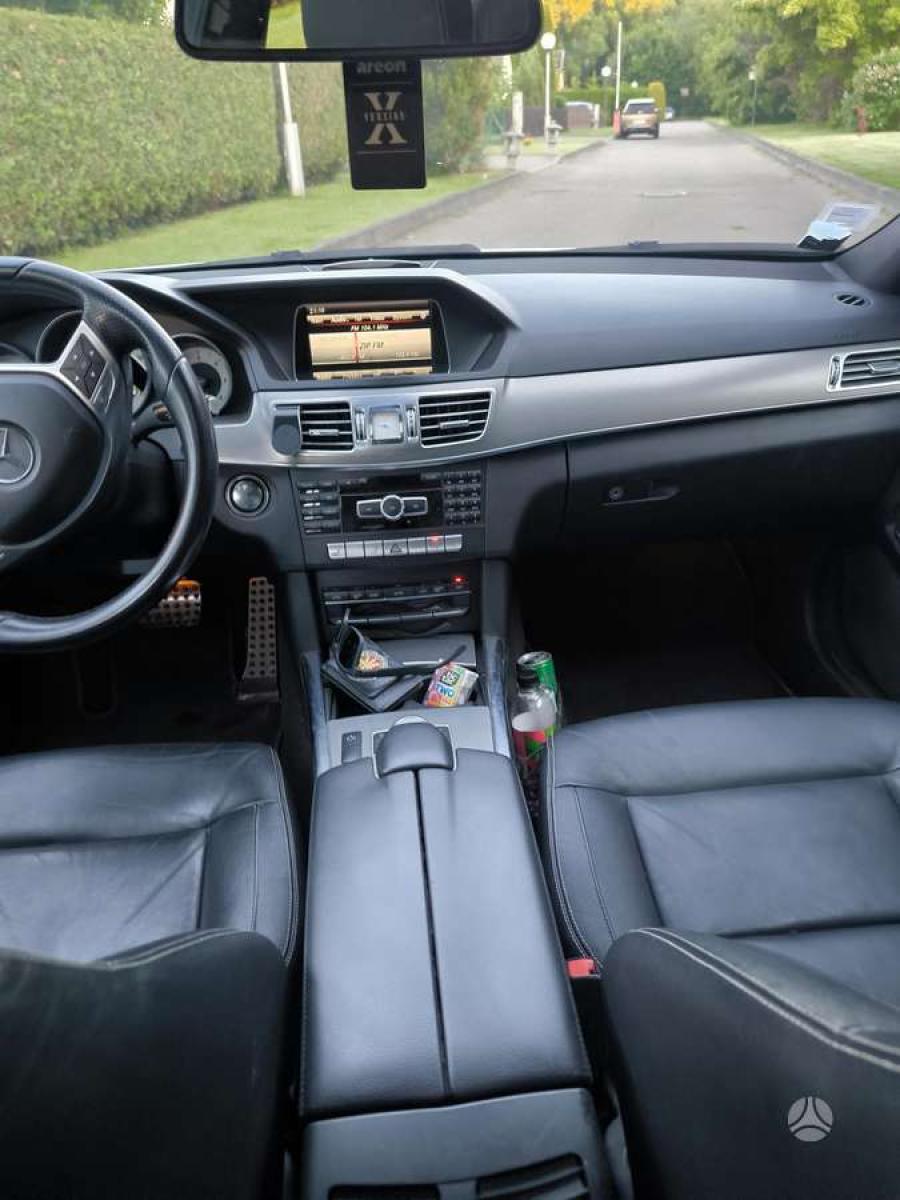 White Mercedes-Benz E 350 2014 in Kaunas, with an engine capacity of 2.99 L and mileage of 308 thousand km for 9000 €, photo 10 on AUTOMOTO.COM.LV