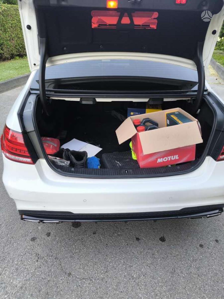White Mercedes-Benz E 350 2014 in Kaunas, with an engine capacity of 2.99 L and mileage of 308 thousand km for 9000 €, photo 12 on AUTOMOTO.COM.LV