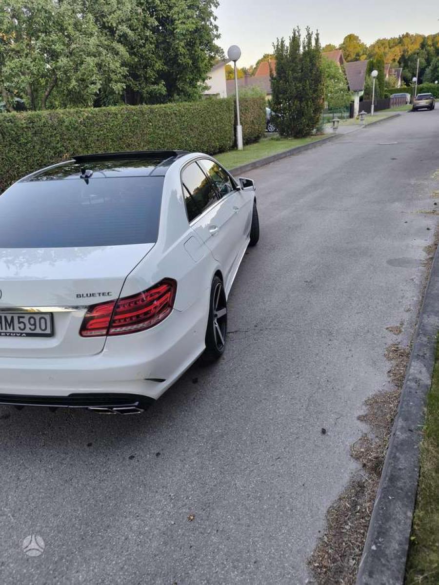White Mercedes-Benz E 350 2014 in Kaunas, with an engine capacity of 2.99 L and mileage of 308 thousand km for 9000 €, photo 15 on AUTOMOTO.COM.LV