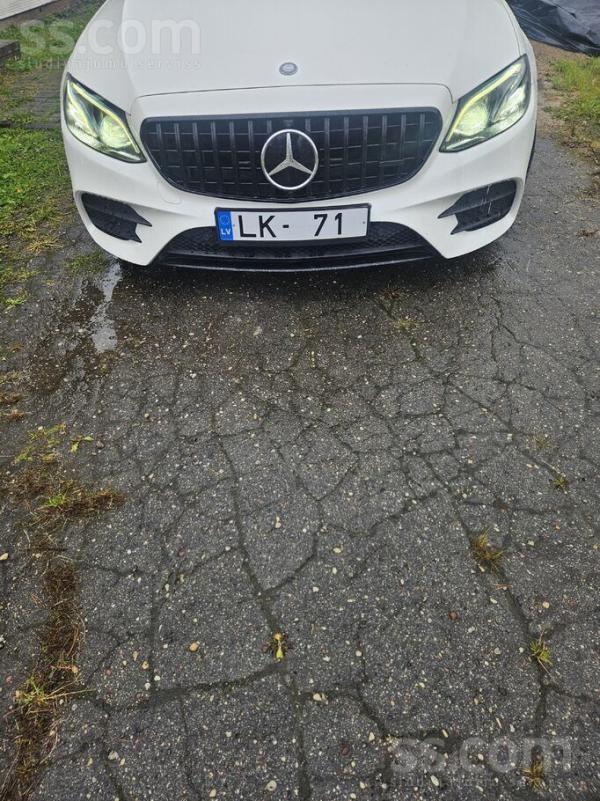 White Mercedes-Benz E 350 2016 in Jelgava, with an engine capacity of 3.00 L and mileage of 209 thousand km for 24800 €, photo 7 on AUTOMOTO.COM.LV
