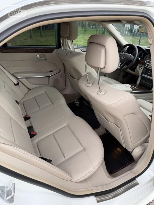 White Mercedes-Benz E 350 2016 in Vilnius, with an engine capacity of 3.50 L and mileage of 80 thousand km for 15999 €, photo 8 on AUTOMOTO.COM.LV