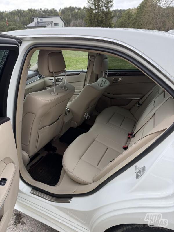 White Mercedes-Benz E 350 2016 in Vilnius, with an engine capacity of 3.50 L and mileage of 80 thousand km for 15999 €, photo 9 on AUTOMOTO.COM.LV