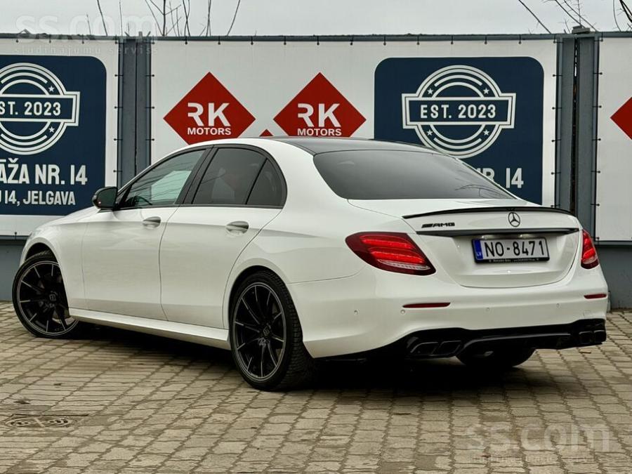 Белый Мерседес E 350 2016 в Елгава, объемом двигателя 3.00 л и пробегом 279 тыс. км за 25900 €, фото 4 на AUTOMOTO.COM.LV