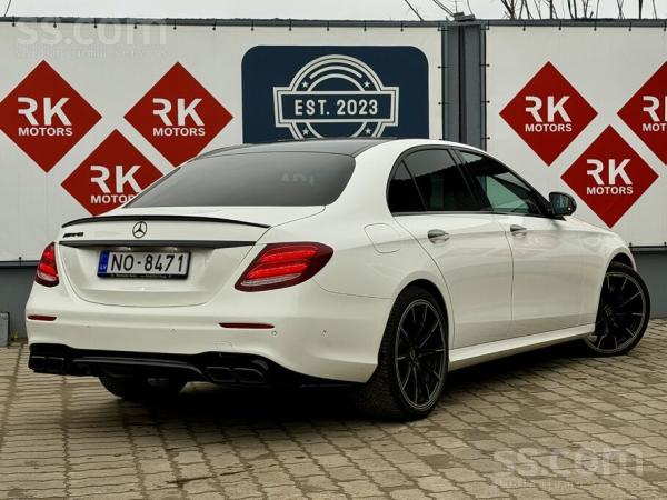 Белый Мерседес E 350 2016 в Елгава, объемом двигателя 3.00 л и пробегом 279 тыс. км за 25900 €, фото 4 на AUTOMOTO.COM.LV