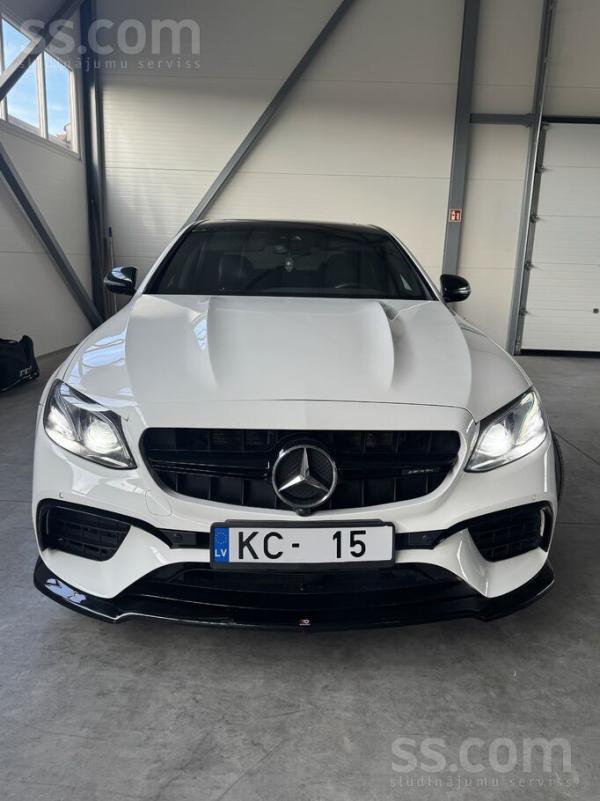 White Mercedes-Benz E 350 2016 in Jekabpils, with an engine capacity of 3.00 L and mileage of 240 thousand km for 26000 €, photo 2 on AUTOMOTO.COM.LV