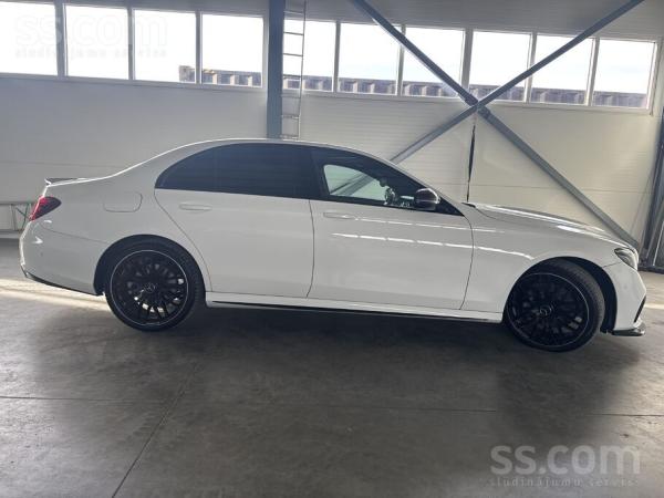 White Mercedes-Benz E 350 2016 in Jekabpils, with an engine capacity of 3.00 L and mileage of 240 thousand km for 26000 €, photo 5 on AUTOMOTO.COM.LV