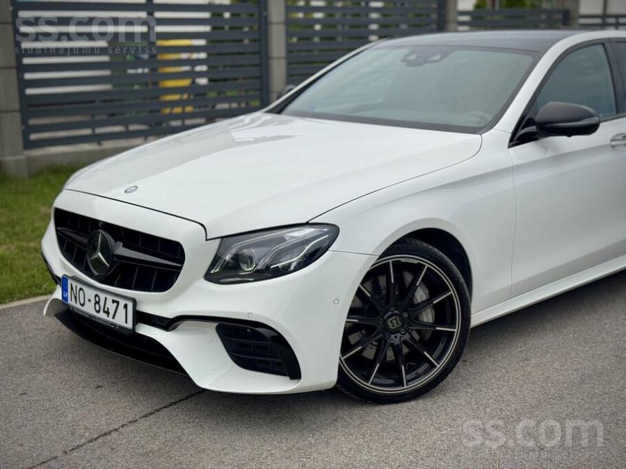 White Mercedes-Benz E 350 2016 in Jelgava, with an engine capacity of 3.00 L and mileage of 284 thousand km for 23500 €, photo 3 on AUTOMOTO.COM.LV