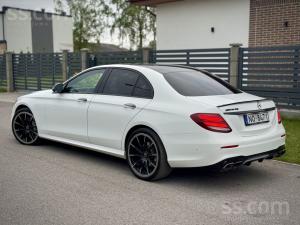 White Mercedes-Benz E 350 2016 in Jelgava, with an engine capacity of 3.00 L and mileage of 284 thousand km for 23500 €, photo 4 on AUTOMOTO.COM.LV