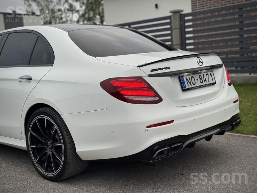 White Mercedes-Benz E 350 2016 in Jelgava, with an engine capacity of 3.00 L and mileage of 284 thousand km for 23500 €, photo 5 on AUTOMOTO.COM.LV