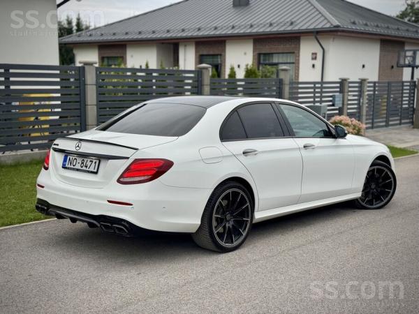 White Mercedes-Benz E 350 2016 in Jelgava, with an engine capacity of 3.00 L and mileage of 284 thousand km for 23500 €, photo 9 on AUTOMOTO.COM.LV