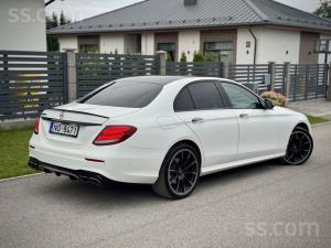 White Mercedes-Benz E 350 2016 in Jelgava, with an engine capacity of 3.00 L and mileage of 284 thousand km for 23500 €, photo 9 on AUTOMOTO.COM.LV