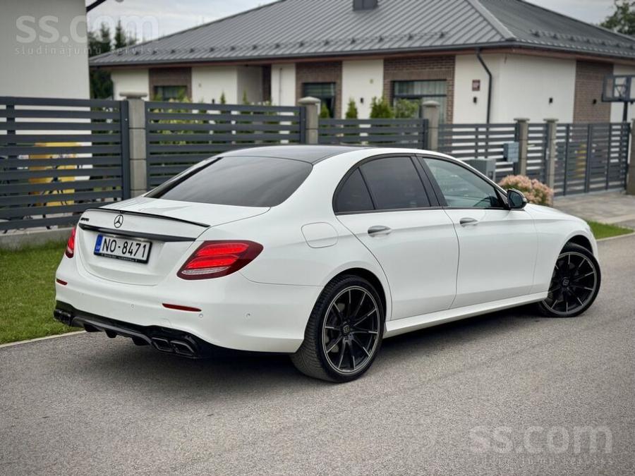 White Mercedes-Benz E 350 2016 in Jelgava, with an engine capacity of 3.00 L and mileage of 284 thousand km for 23500 €, photo 9 on AUTOMOTO.COM.LV