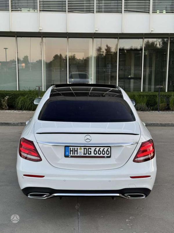 White Mercedes-Benz E 350 2017 in Vilnius, with an engine capacity of 2.99 L and mileage of 210 thousand km for 25000 €, photo 7 on AUTOMOTO.COM.LV