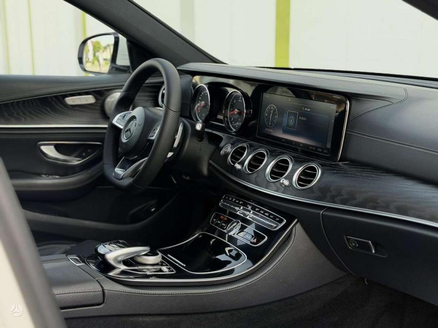 Balts Mercedes-Benz E 350 2017 Tauragė, ar dzinēja tilpumu 2.99 L un nobraukumu 288 tūkst. km par 16500 €, foto 40 vietnē AUTOMOTO.COM.LV