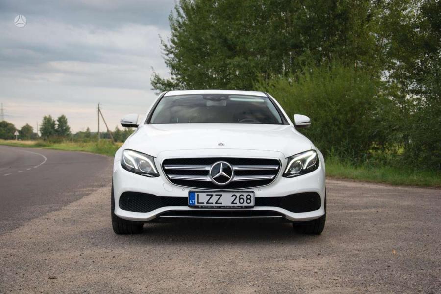 White Mercedes-Benz E 350 2017 in Elektrenai, with an engine capacity of 2.99 L and mileage of 175 thousand km for 23400 €, photo 3 on AUTOMOTO.COM.LV