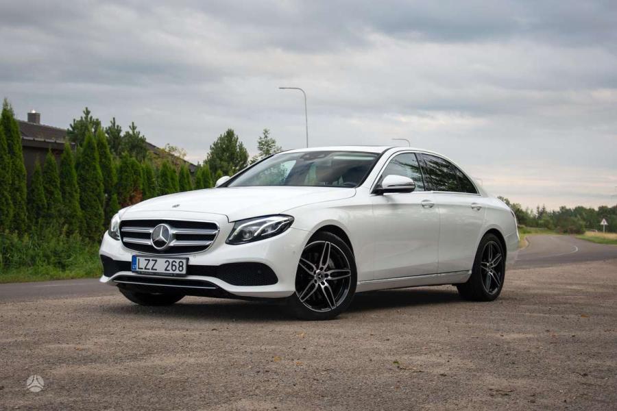 White Mercedes-Benz E 350 2017 in Elektrenai, with an engine capacity of 2.99 L and mileage of 175 thousand km for 23400 €, photo 4 on AUTOMOTO.COM.LV