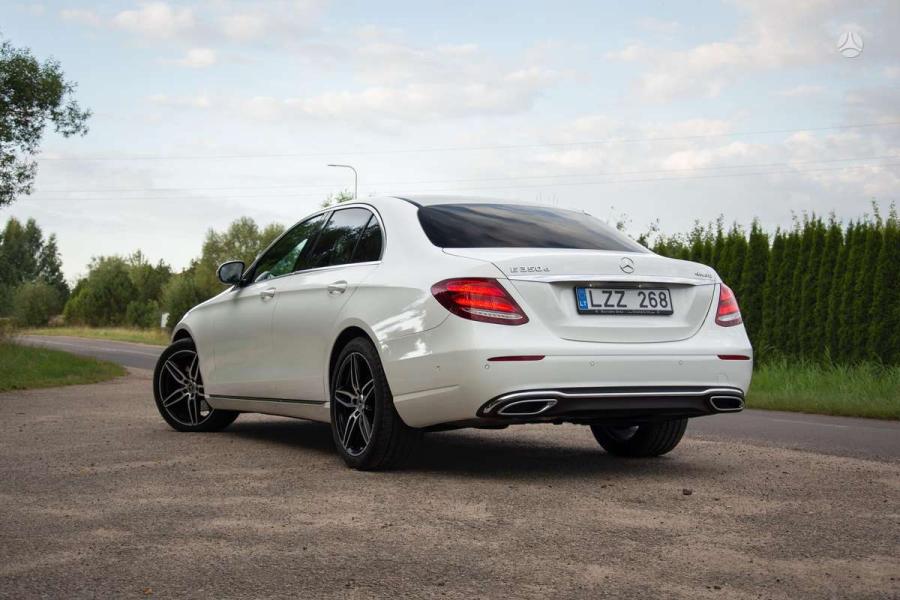 White Mercedes-Benz E 350 2017 in Elektrenai, with an engine capacity of 2.99 L and mileage of 175 thousand km for 23400 €, photo 6 on AUTOMOTO.COM.LV