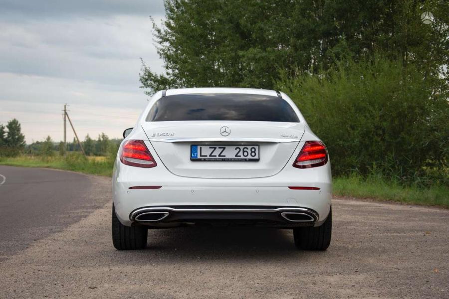 White Mercedes-Benz E 350 2017 in Elektrenai, with an engine capacity of 2.99 L and mileage of 175 thousand km for 23400 €, photo 7 on AUTOMOTO.COM.LV