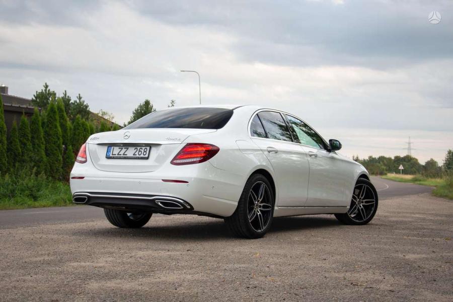 White Mercedes-Benz E 350 2017 in Elektrenai, with an engine capacity of 2.99 L and mileage of 175 thousand km for 23400 €, photo 8 on AUTOMOTO.COM.LV