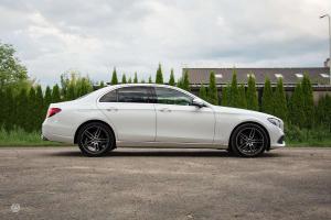 White Mercedes-Benz E 350 2017 in Elektrenai, with an engine capacity of 2.99 L and mileage of 175 thousand km for 23400 €, photo 9 on AUTOMOTO.COM.LV