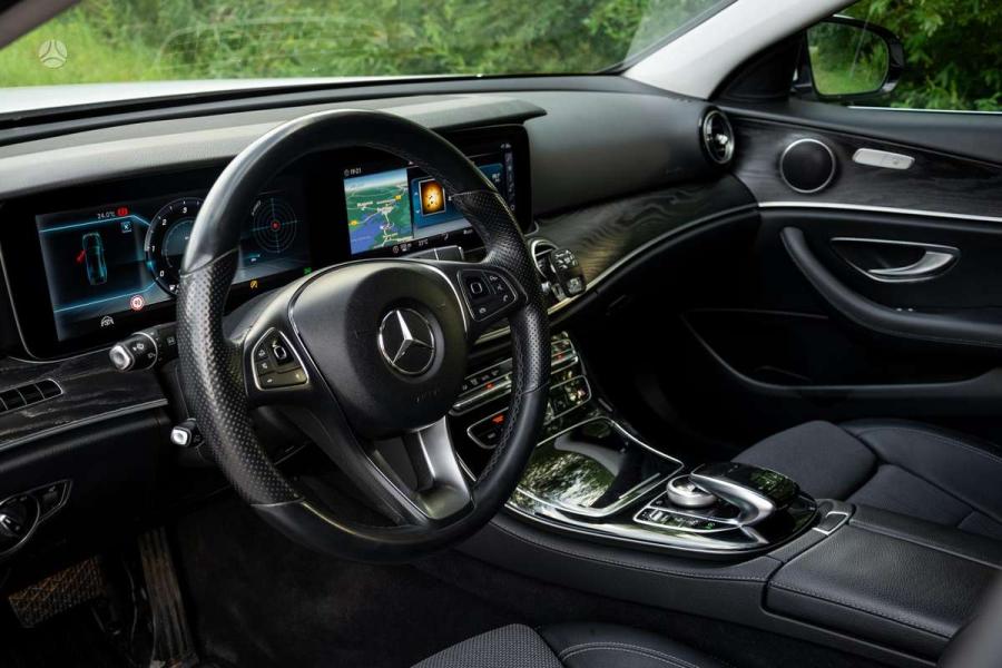 White Mercedes-Benz E 350 2017 in Elektrenai, with an engine capacity of 2.99 L and mileage of 175 thousand km for 23400 €, photo 12 on AUTOMOTO.COM.LV