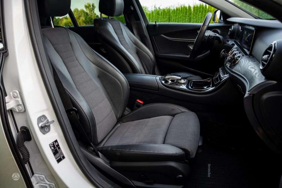 White Mercedes-Benz E 350 2017 in Elektrenai, with an engine capacity of 2.99 L and mileage of 175 thousand km for 23400 €, photo 15 on AUTOMOTO.COM.LV
