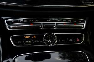White Mercedes-Benz E 350 2017 in Elektrenai, with an engine capacity of 2.99 L and mileage of 175 thousand km for 23400 €, photo 25 on AUTOMOTO.COM.LV