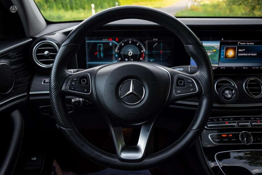 White Mercedes-Benz E 350 2017 in Elektrenai, with an engine capacity of 2.99 L and mileage of 175 thousand km for 23400 €, photo 30 on AUTOMOTO.COM.LV