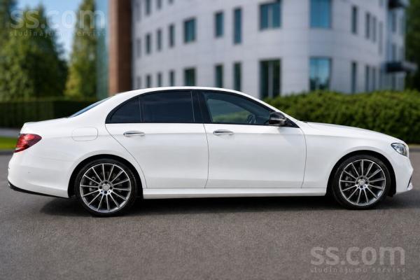 White Mercedes-Benz E 350 2017 in Riga, with an engine capacity of 3.00 L and mileage of 133 thousand km for 24900 €, photo 3 on AUTOMOTO.COM.LV