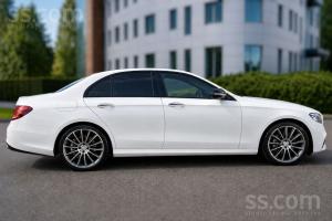 Белый Мерседес E 350 2017 в Рига, объемом двигателя 3.00 л и пробегом 133 тыс. км за 24900 €, фото 3 на AUTOMOTO.COM.LV