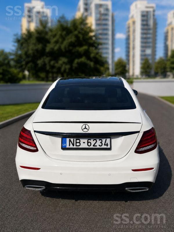White Mercedes-Benz E 350 2017 in Riga, with an engine capacity of 3.00 L and mileage of 133 thousand km for 24900 €, photo 4 on AUTOMOTO.COM.LV