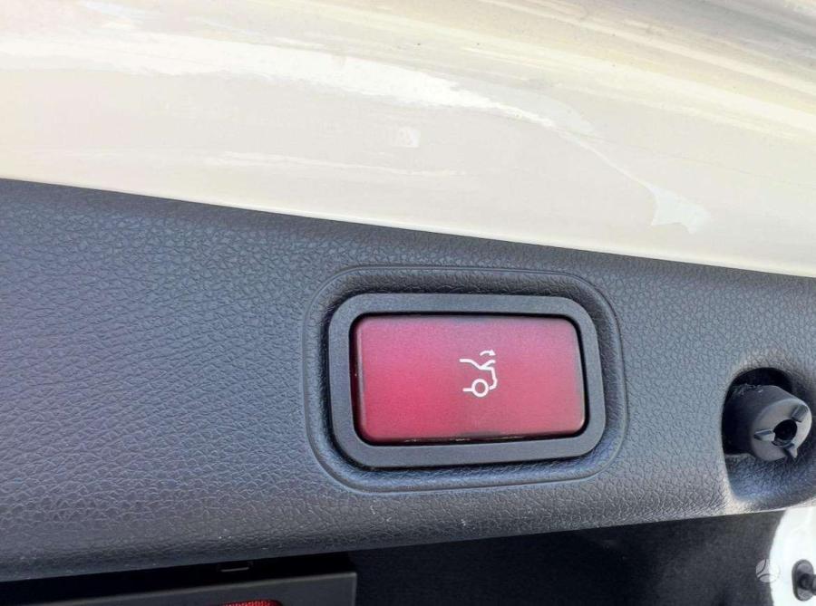 Белый Мерседес E 350 2019 в Каунас, объемом двигателя 2.93 л и пробегом 194 тыс. км за 16850 €, фото 48 на AUTOMOTO.COM.LV