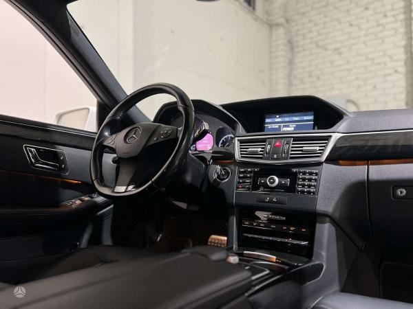Balts Mercedes-Benz E 350 2010 Klaipėda, ar dzinēja tilpumu 2.99 L un nobraukumu 174 tūkst. km par 9999 €, foto 4 vietnē AUTOMOTO.COM.LV
