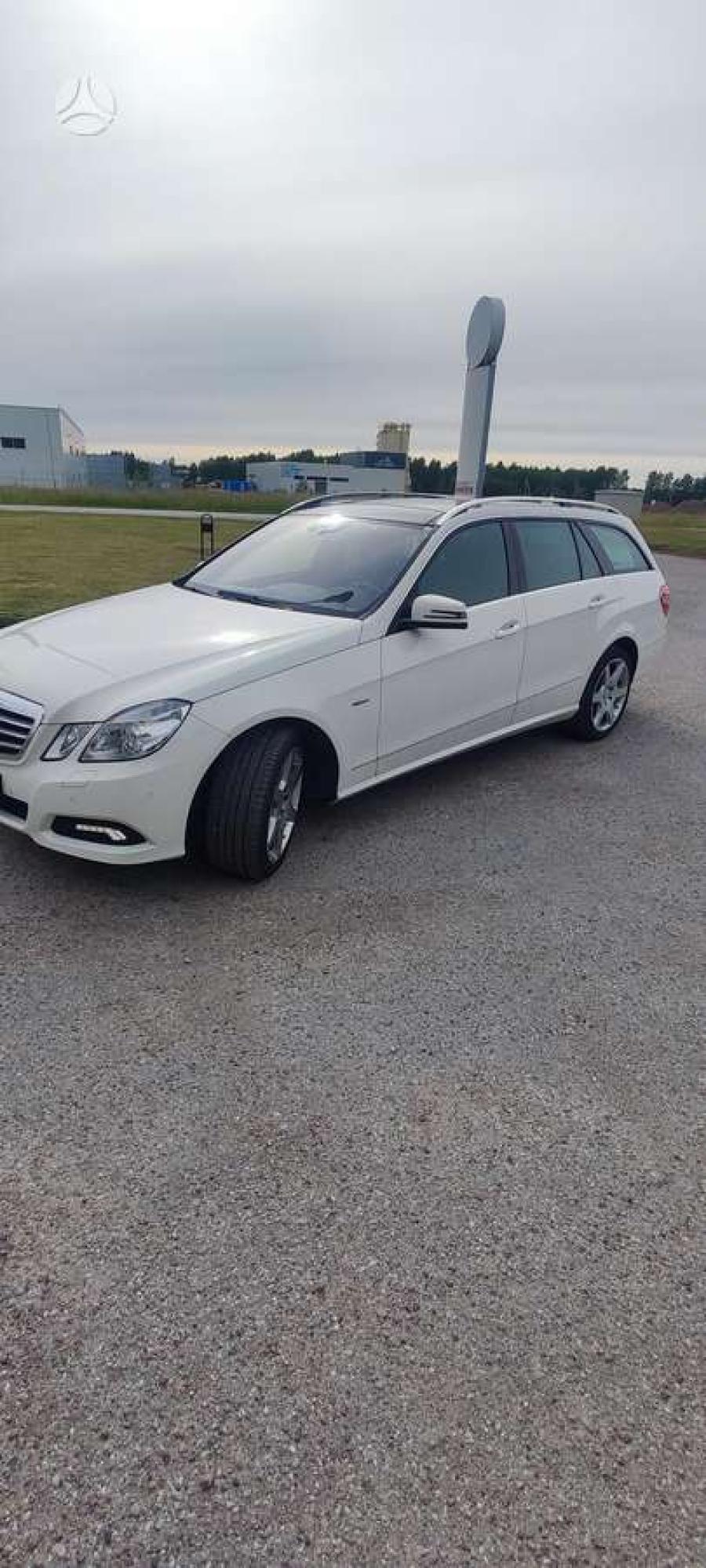 White Mercedes-Benz E 350 2010 in Gargzdai, with an engine capacity of 3.00 L and mileage of 309 thousand km for 7150 €, photo 3 on AUTOMOTO.COM.LV