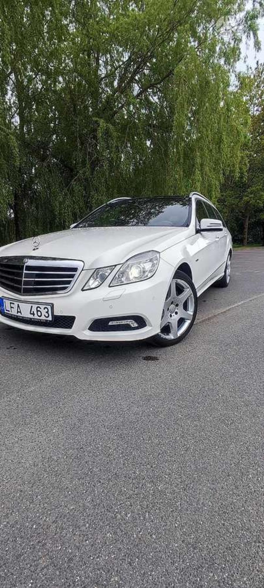White Mercedes-Benz E 350 2010 in Gargzdai, with an engine capacity of 3.00 L and mileage of 309 thousand km for 7150 €, photo 5 on AUTOMOTO.COM.LV