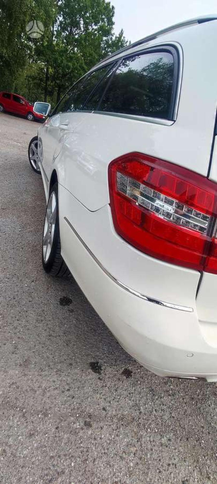White Mercedes-Benz E 350 2010 in Gargzdai, with an engine capacity of 3.00 L and mileage of 309 thousand km for 7150 €, photo 6 on AUTOMOTO.COM.LV